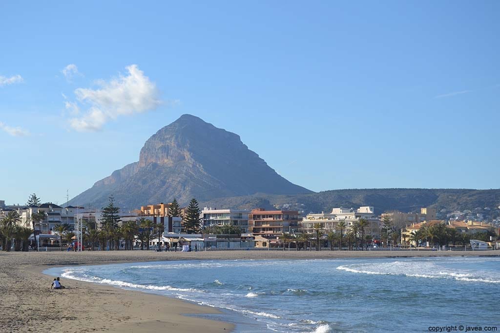 El Montgó desde la Playa del Arenal de Jávea