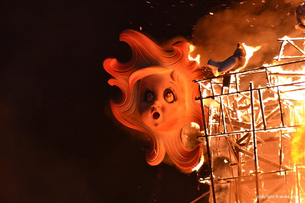 Un sol en llamas - Jávea.com | Xàbia.com