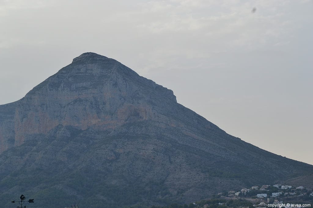El Montgó tiene 753 metros de altitud - Jávea.com | Xàbia.com