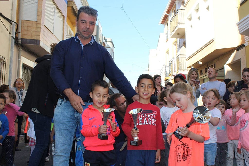 Toni Colomer geeft trofeeën - Jávea.com | Xàbia.com