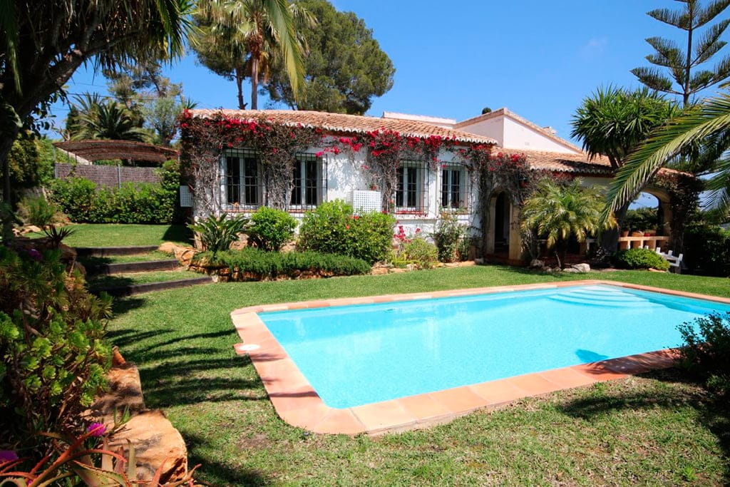 Fantástico chalet reformado en el Tosalet de Jávea a la venta en Atina ...