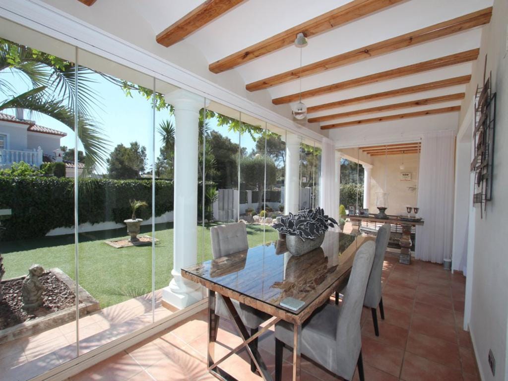 Magnífica casa con piscina ubicada en la zona de La Guardia a la venta ...