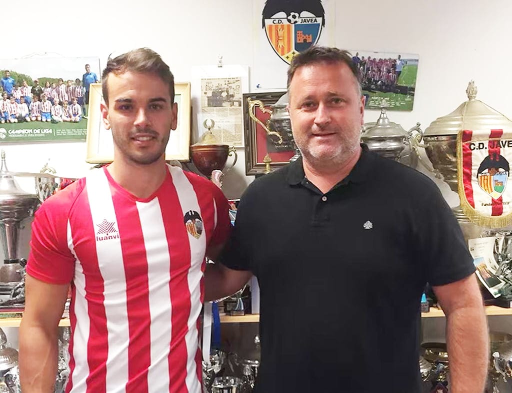 El delantero, Álvaro Bernáldez, ficha por el CD Jávea