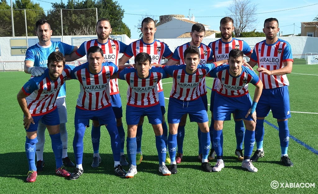 El CD Jávea perdona en el primer tiempo y no reacciona tras el descanso ...