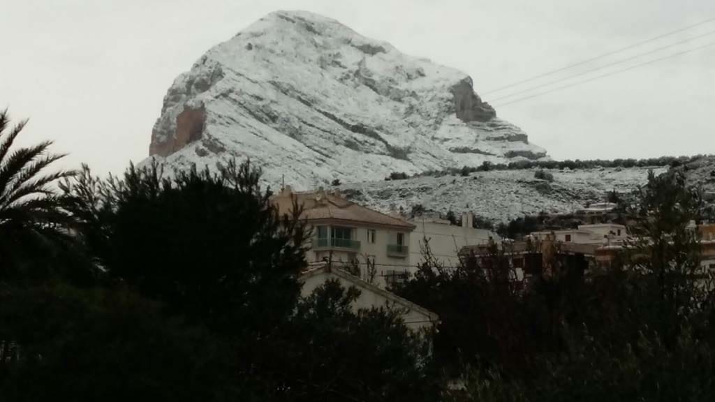 El Montgó totalmente nevado - Jávea.com | Xàbia.com
