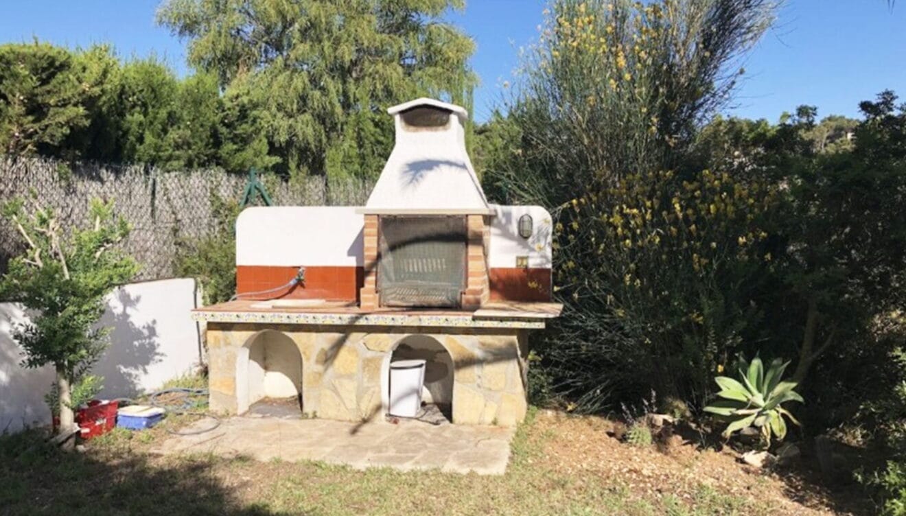 Barbecue in a villa for sale in the Ambolo area - Terramar Costa Blanca ...