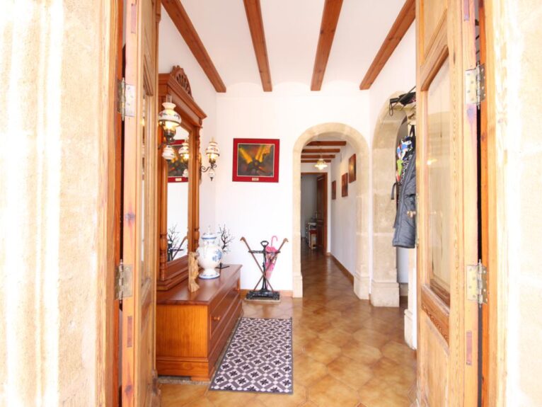 Entrada a la casa en Jávea disponible con Atina Inmobiliaria - Jávea ...