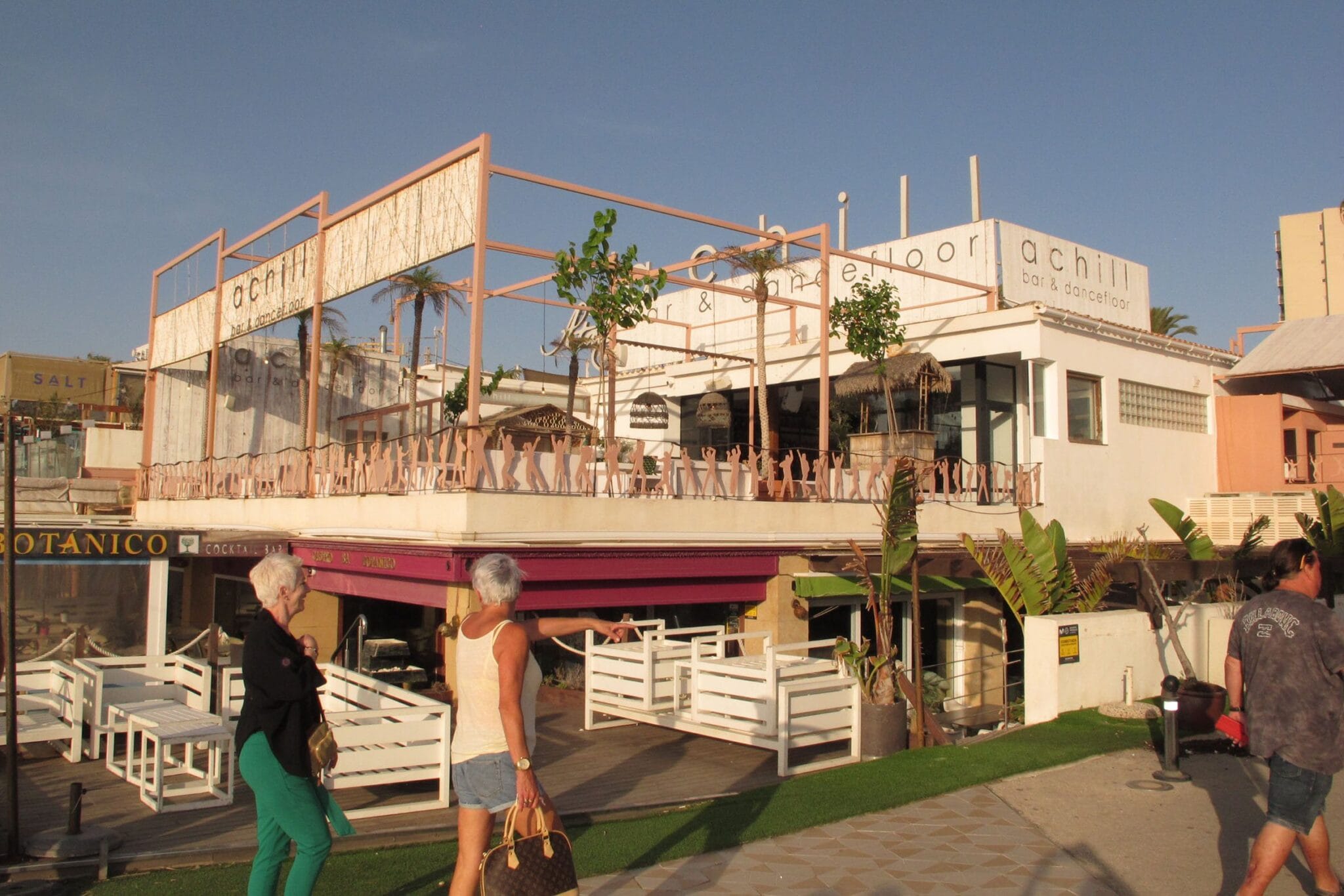 Discoteca Achill situada en la playa del Arenal de Xàbia - Jávea.com ...