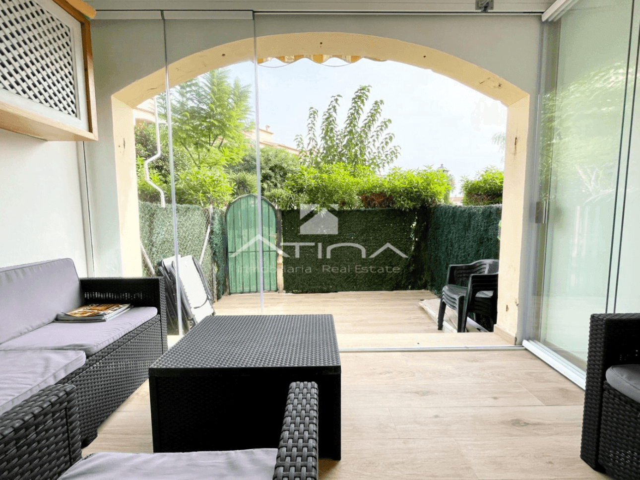 Terraza cubierta con salida al jardín privado - Jávea.com | Xàbia.com