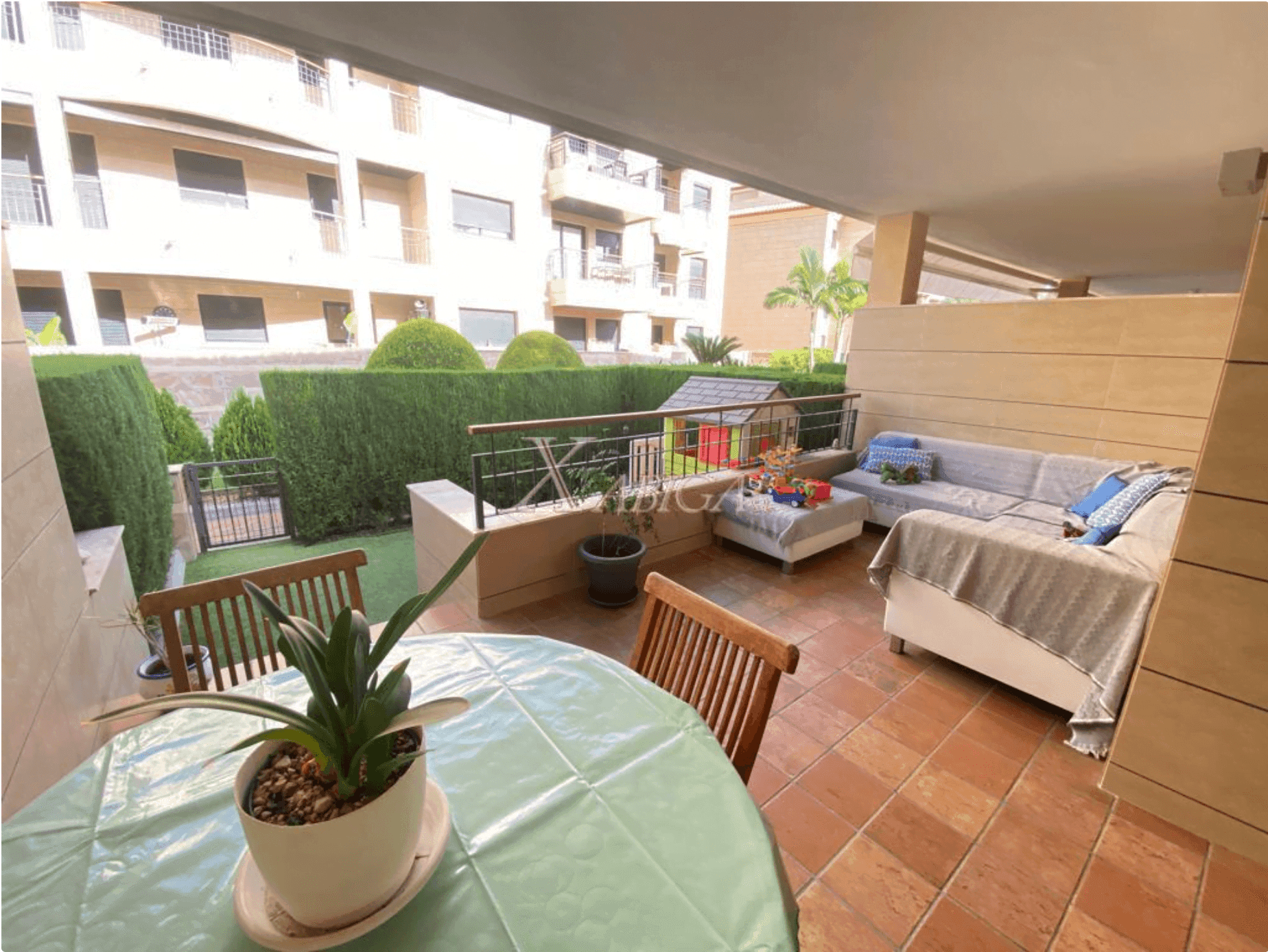 Terraza cubierta y jardín privado - Jávea.com | Xàbia.com