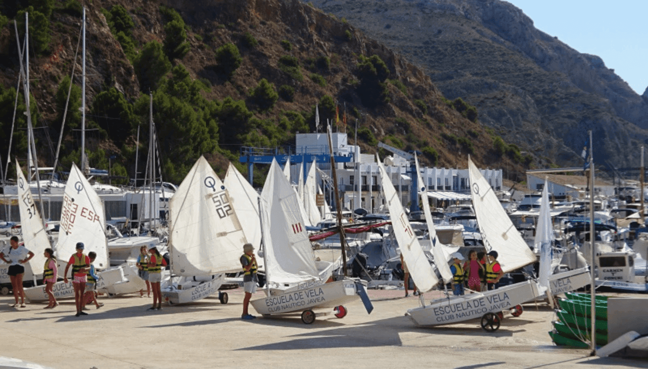 Disfruta del deporte con los cursos de verano del Club Náutico Jávea