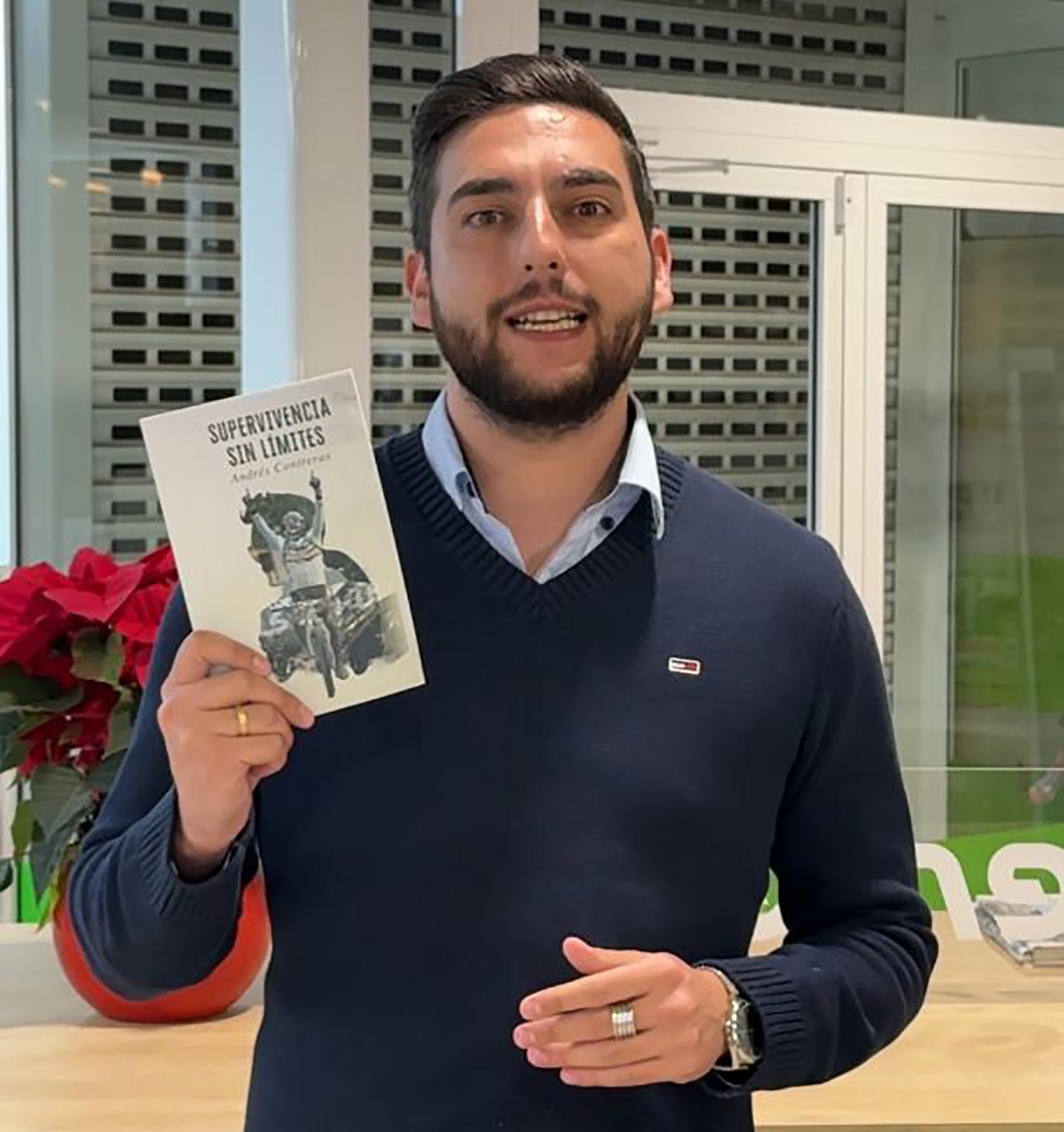 Andrés Contreras con su libro 'Supervivencia sin límites' - Jávea.com ...