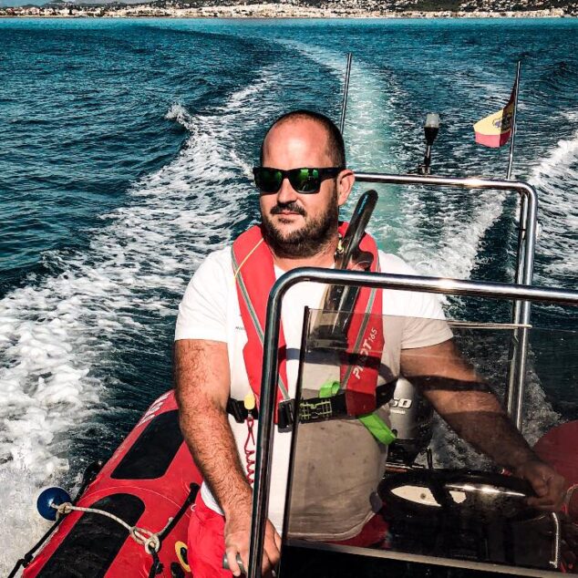 Fallece Iván Almazán, un joven vecino de Xàbia solidario y entregado a ...