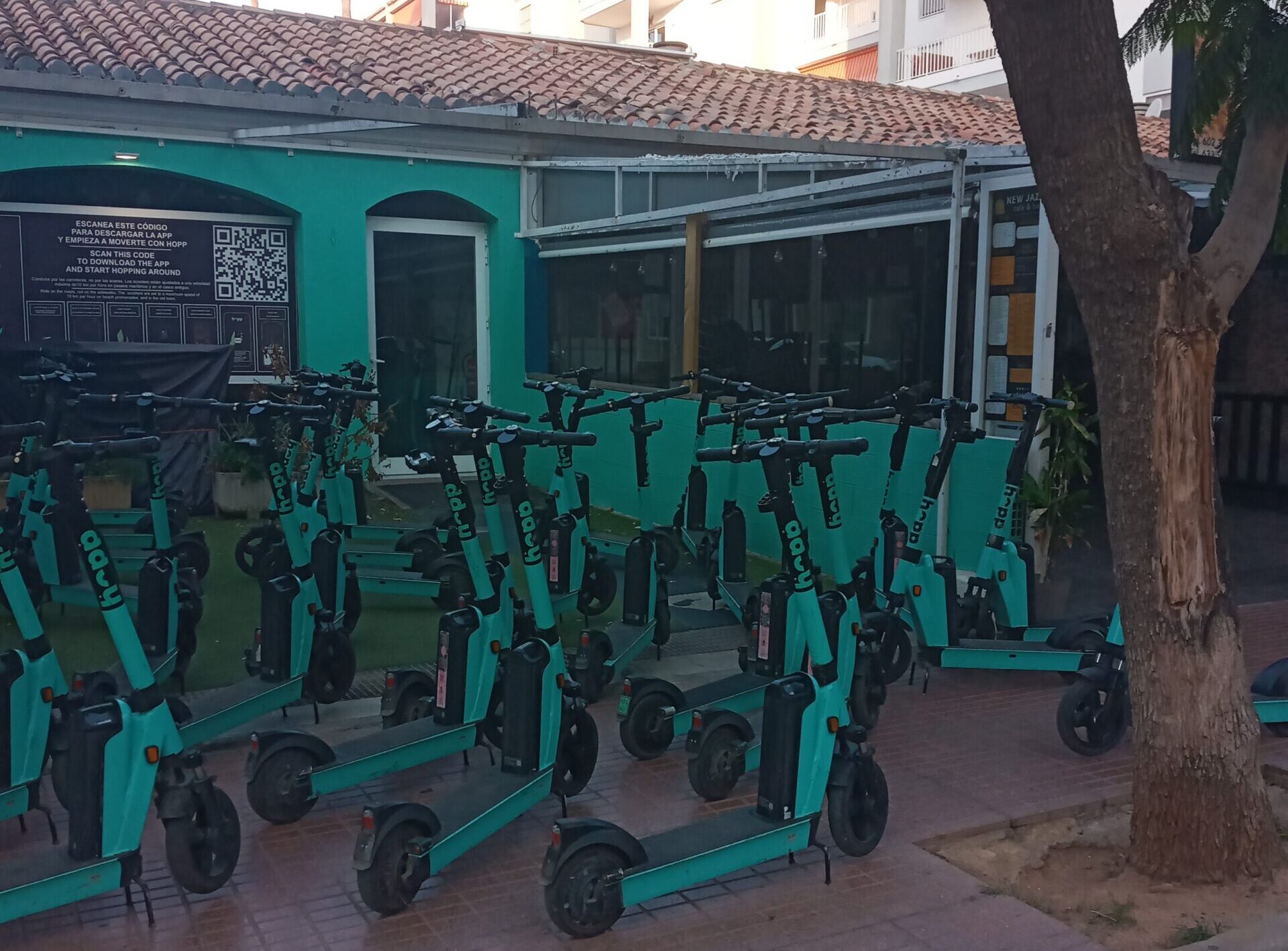 Scooter parking blocks pedestrian crossing - Jávea.com | Xàbia.com