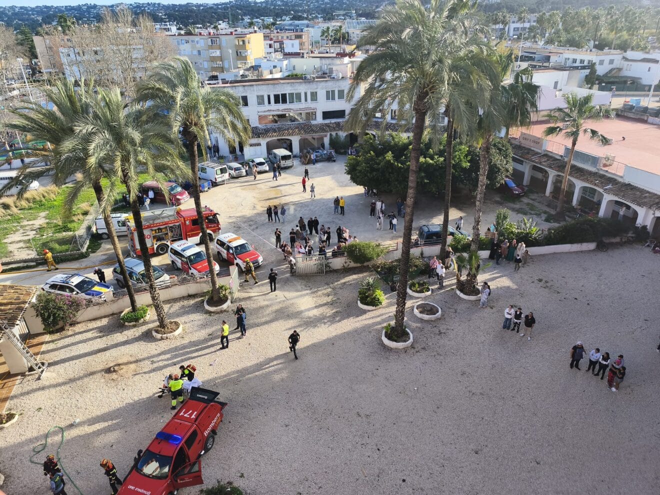 Dos fallecidos, un herido grave y 40 desalojados en el incendio de una ...