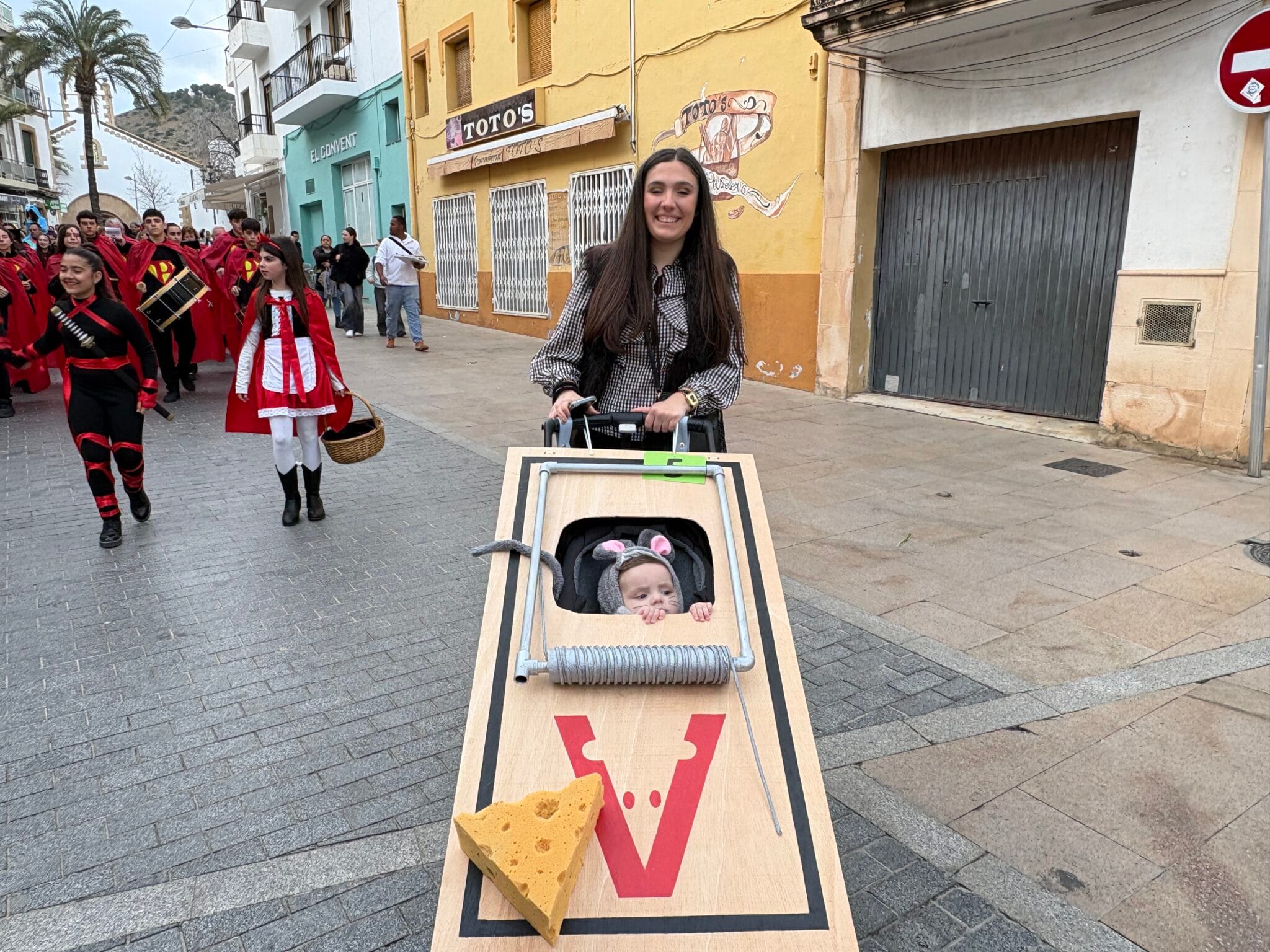 Primer premio al disfraz individual en el desfile infantil de Carnaval ...